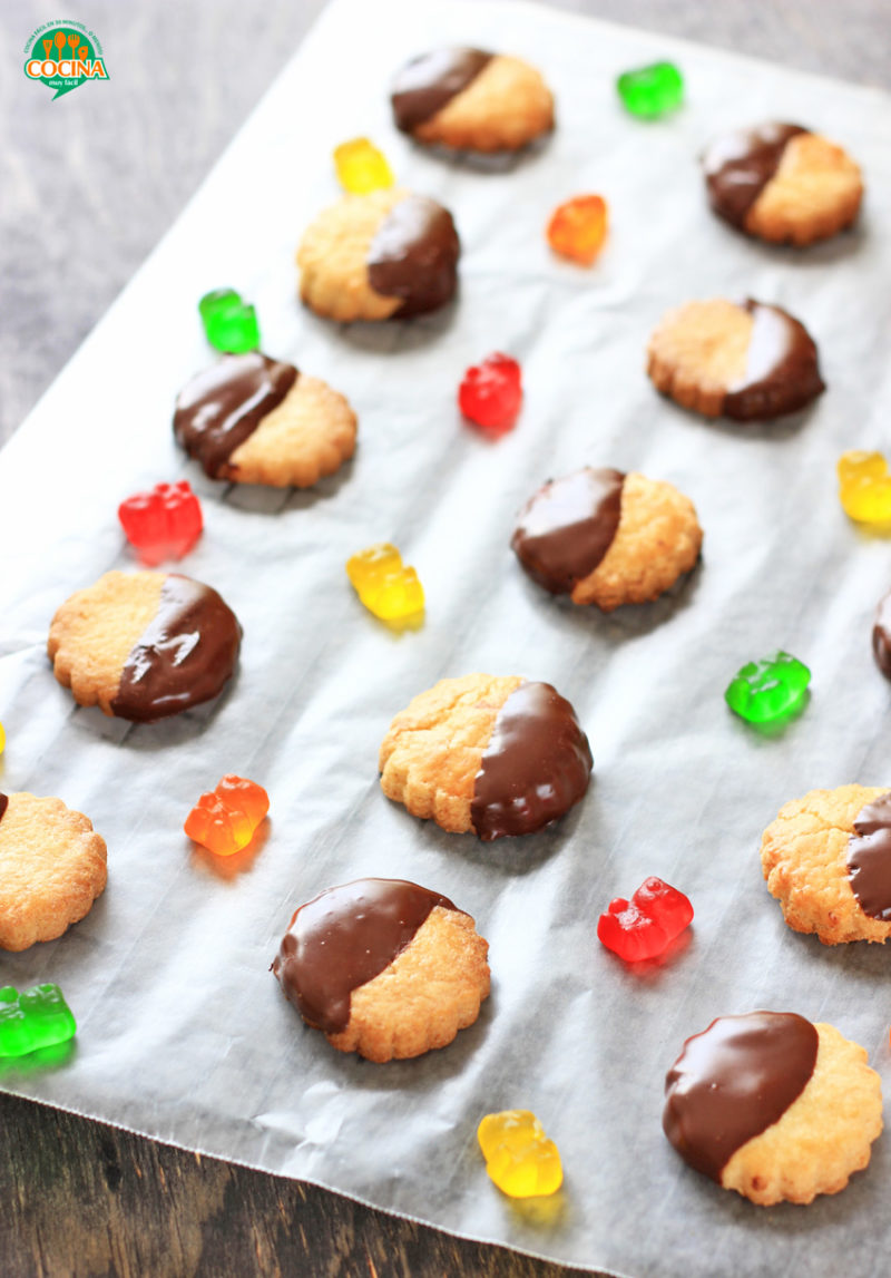 Galletas de limón bañadas en chocolate. Receta | Cocina Muy Facil