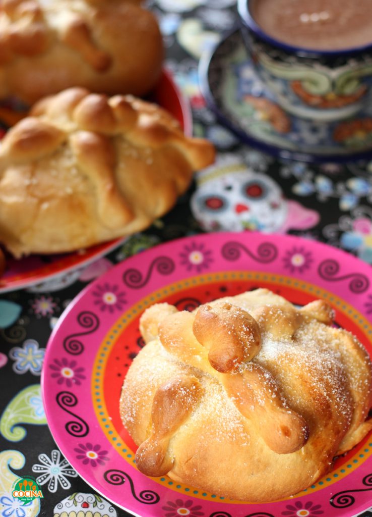 Hojaldras o pan de muerto. Receta | Cocina Muy Facil