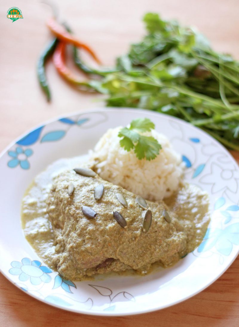 Pollo en mole verde. Receta de cocina mexicana | Cocina Muy Fácil